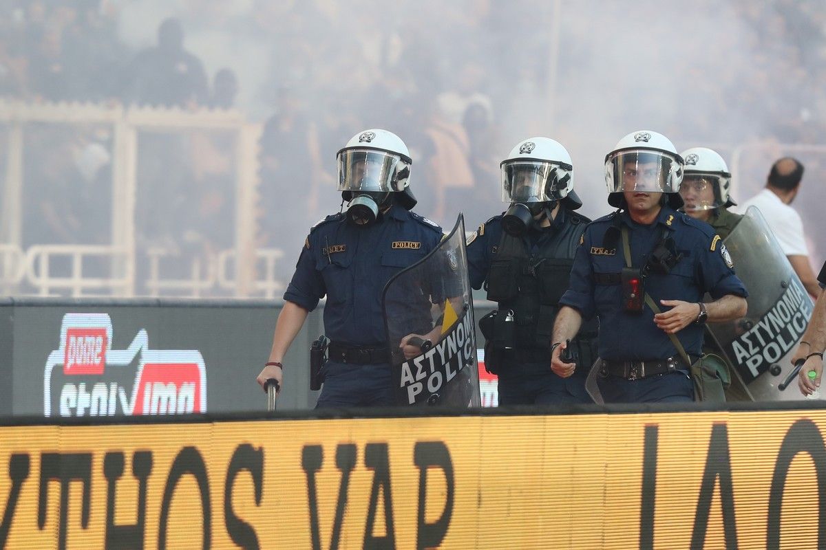 Παναθηναϊκός - ΠΑΟΚ: Η στιγμή της σύγκρουσης στο κουλουάρ του ΟΑΚΑ ...