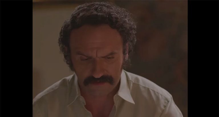 Απίστευτη σκηνή: Έπαιξε η... ΑΕΚ στα «Καλύτερά μας χρόνια» (VID ...