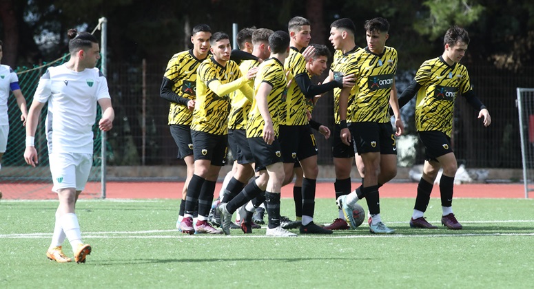 Δεν σταματάει πουθενά το τρένο της ΑΕΚ Κ19 - «Πάτησε» και τον ...