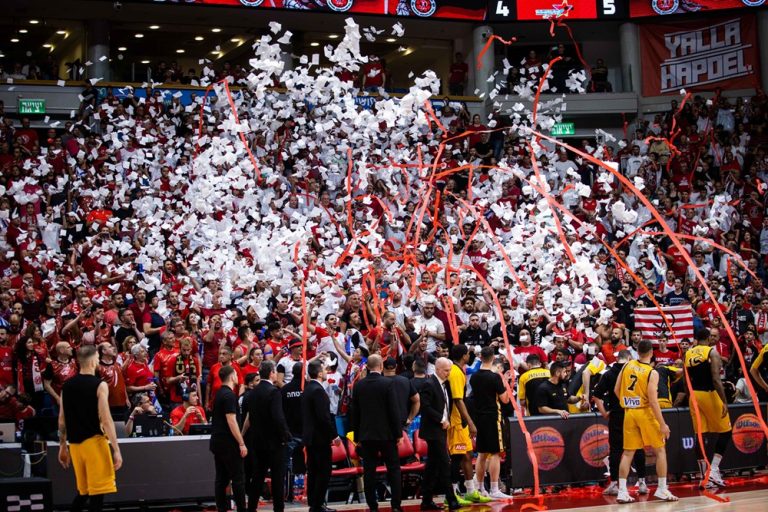 Ζούγκλα η «País Arena» - Μέχρι και η… μασκότ της Χάποελ επιτέθηκε στην ...