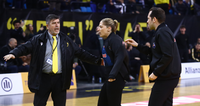 ΒΙΝΤΕΟ: Η στιγμή που η Τσαρούχα αποχωρεί από το γήπεδο - AEK1924.gr